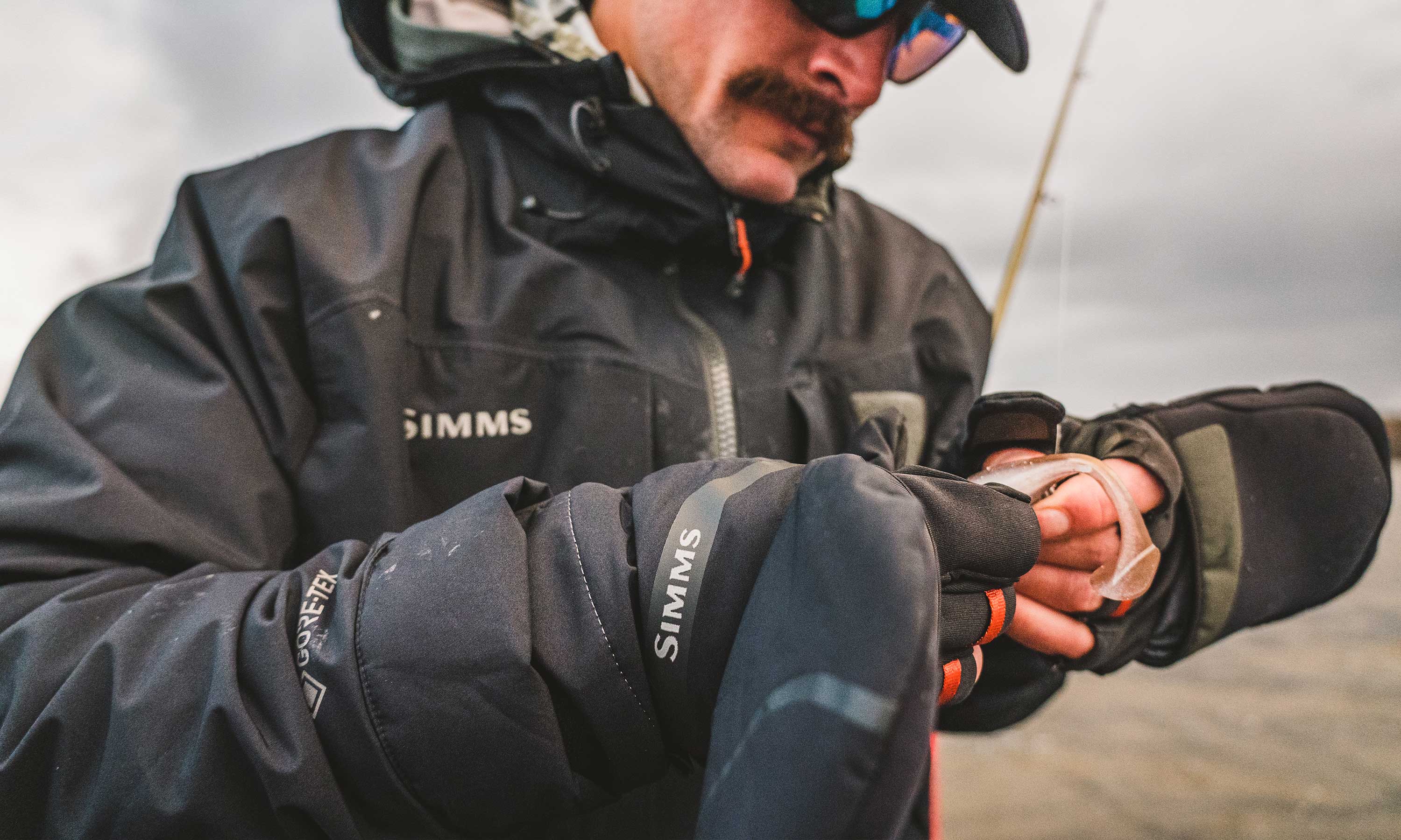 Simms | Winter Gloves – Manic Tackle Project
